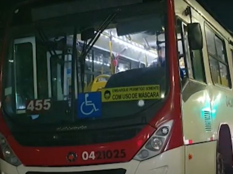 Veja momento em que assaltante esf4queia motorista de ônibus da linha ...